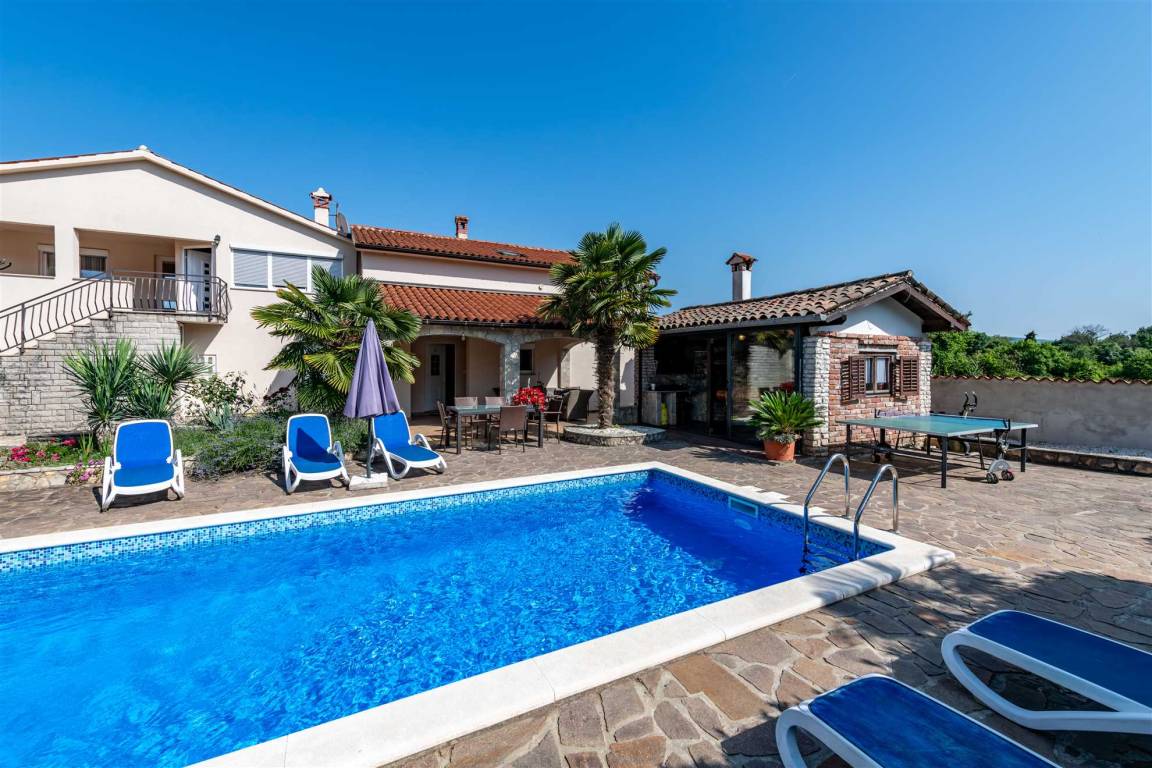 140 M² Villa ∙ 4 Bedrooms ∙ 9 Guests - Rabac