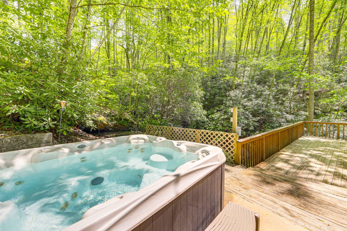 148 M² Cottage ∙ 3 Bedrooms ∙ 6 Guests - Bryson City, NC