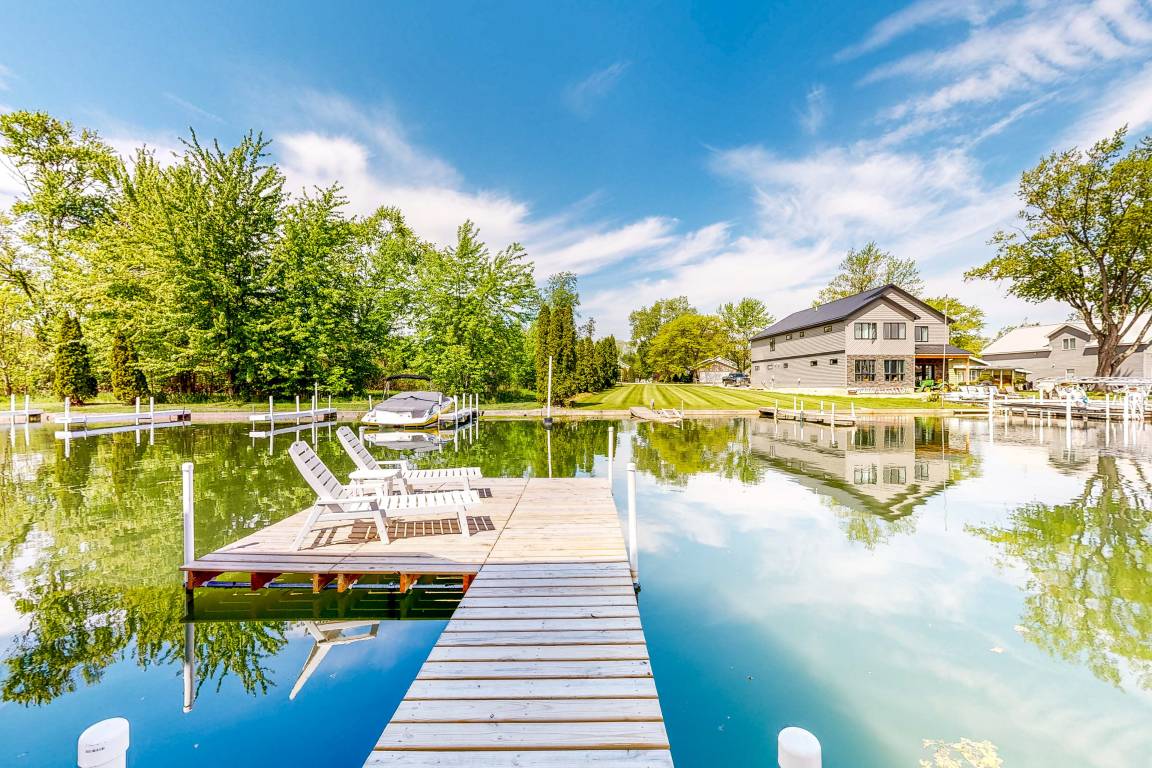 97 M² House ∙ 2 Bedrooms ∙ 4 Guests - Loon Pond, North Webster