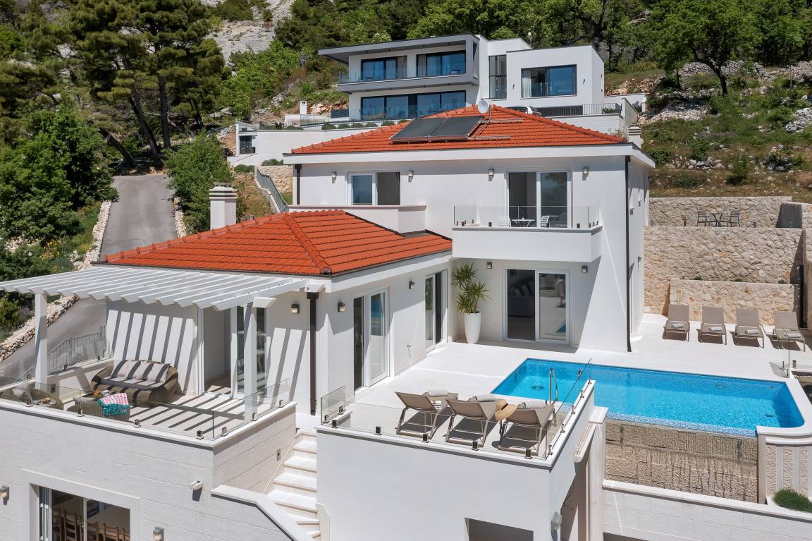 450 M² Villa ∙ 5 Slaapkamers ∙ 12 Gasten - Baška Voda