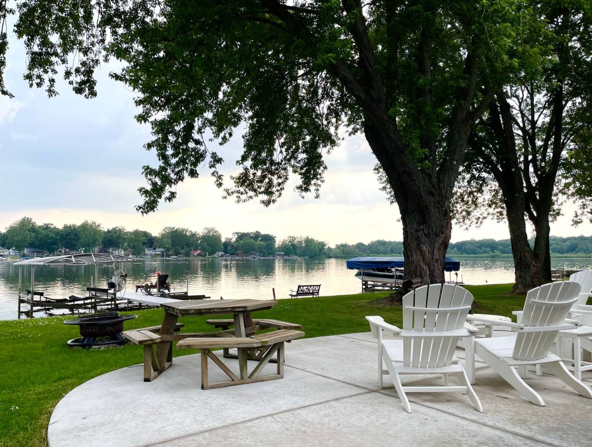 164 M² Apartment ∙ 4 Bedrooms ∙ 12 Guests - Topeka, IN