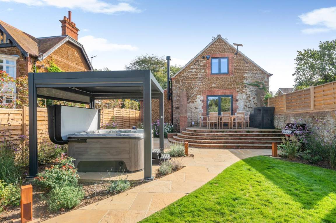 Cottage ∙ 4 Bedrooms ∙ 8 Guests - Old Hunstanton