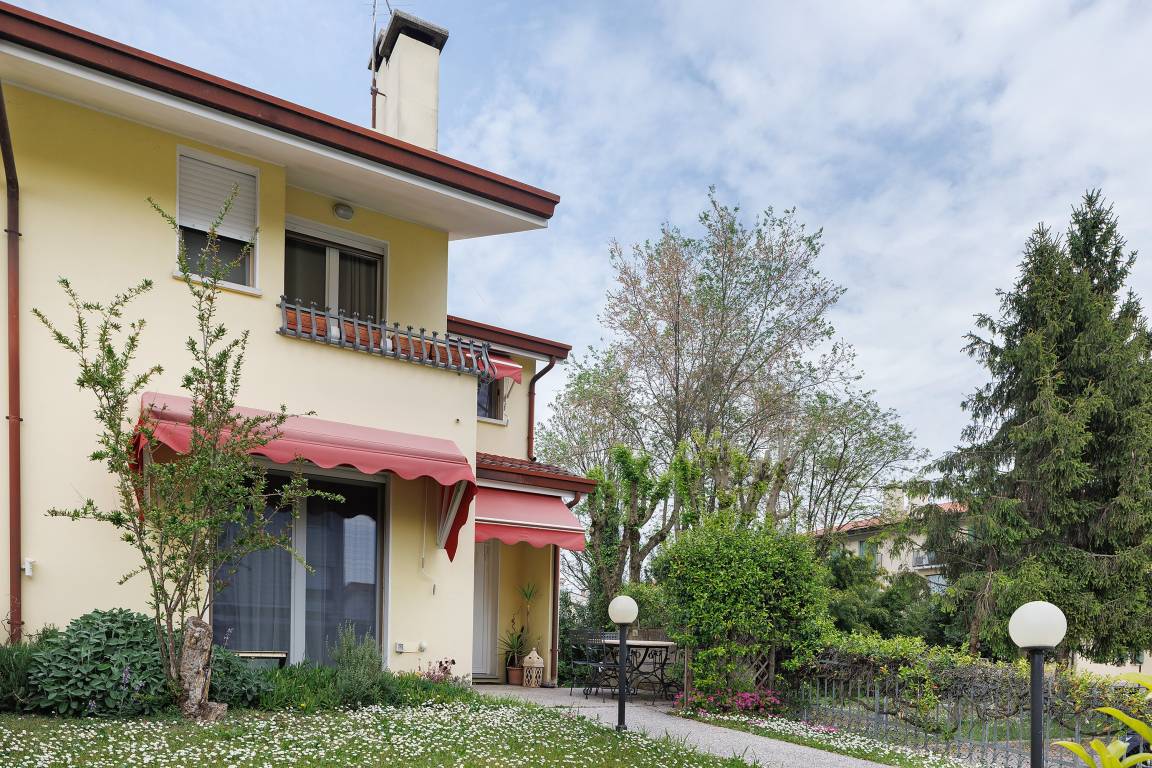 240 M² Maison De Vacances ∙ 3 Chambres ∙ 5 Personnes - Portogruaro