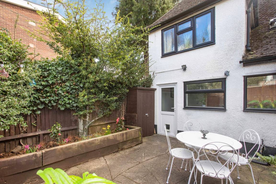 70 M² Cottage ∙ 2 Bedrooms ∙ 5 Guests - St Albans