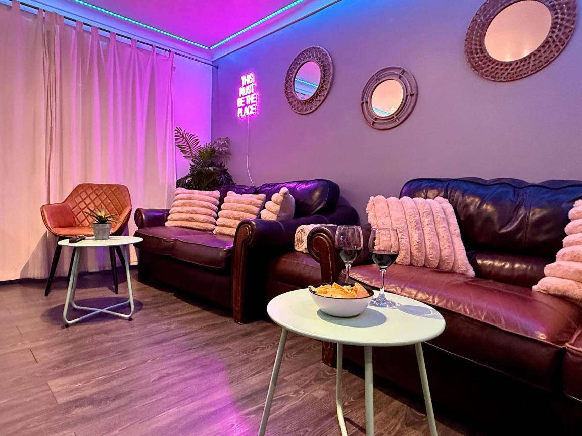 418 M² Ferienhaus ∙ 5 Schlafzimmer ∙ 8 Gäste - Seaford