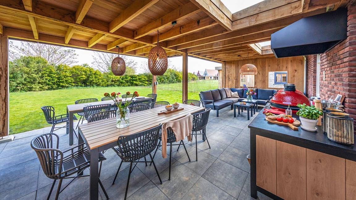 255 M² Villa ∙ 8 Bedrooms ∙ 16 Guests - Weert