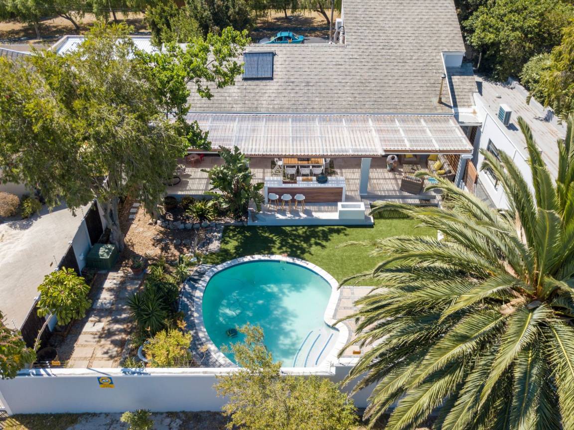 220 M² House ∙ 3 Bedrooms ∙ 5 Guests - Claremont