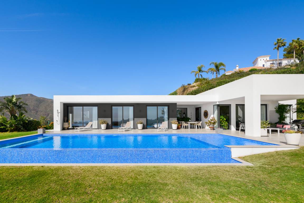 220 M² Villa ∙ 3 Chambres ∙ 6 Personnes - Estepona