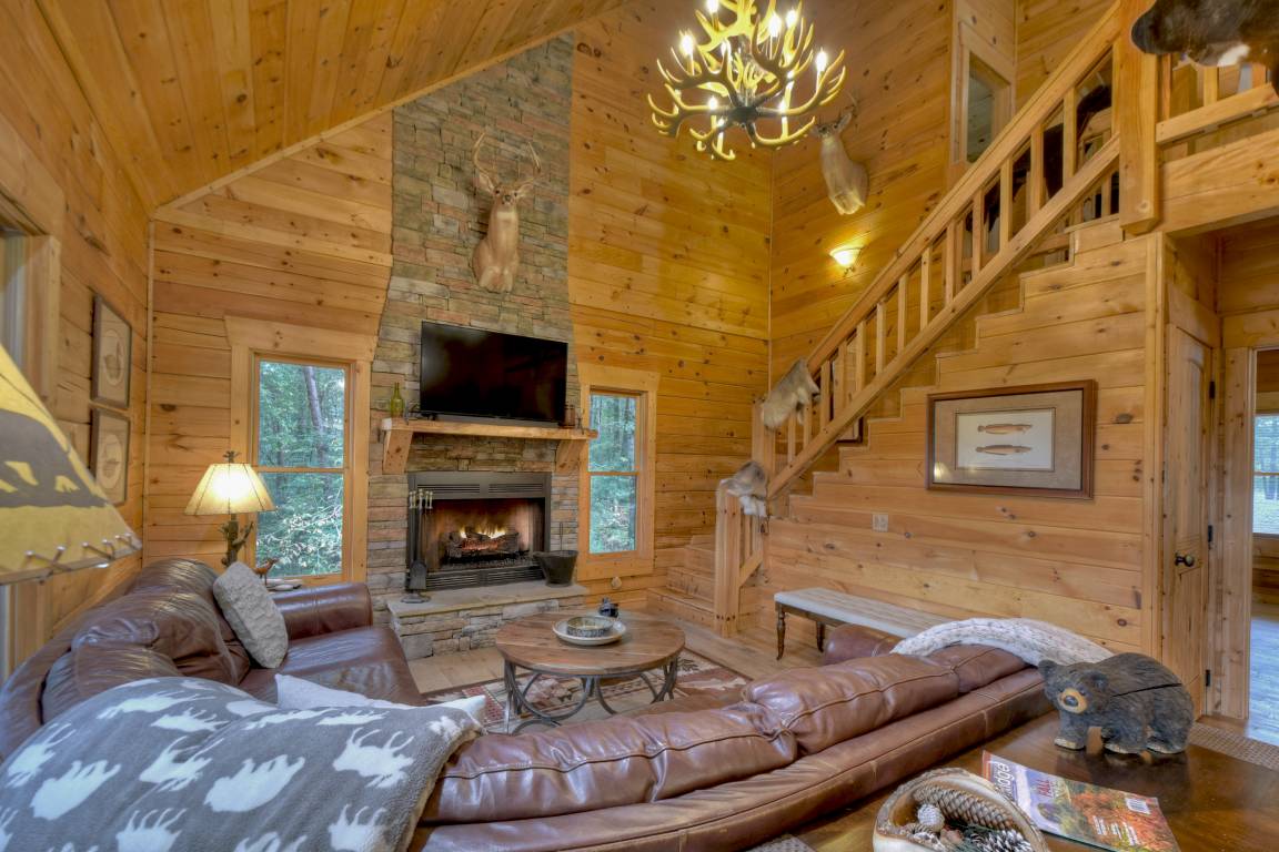 253 M² Cabin ∙ 4 Bedrooms ∙ 8 Guests - Mineral Bluff, GA