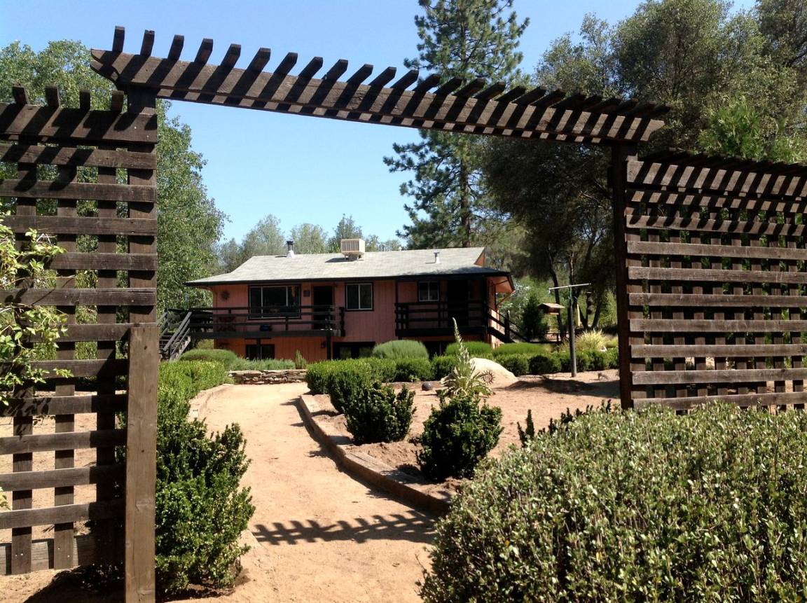 House ∙ 1 Bedroom ∙ 4 Guests - Oakhurst, CA