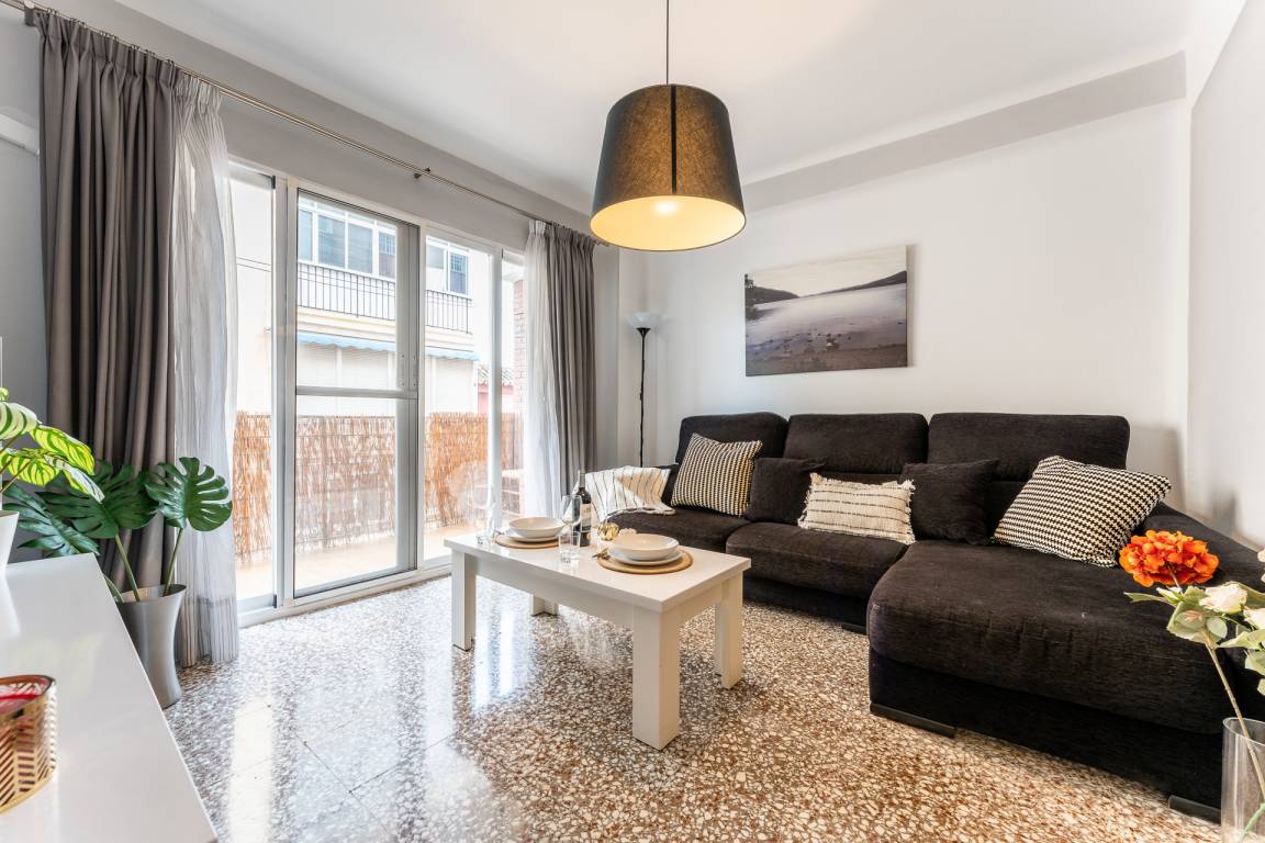 65 M² Apartment ∙ 3 Bedrooms ∙ 5 Guests - Málaga
