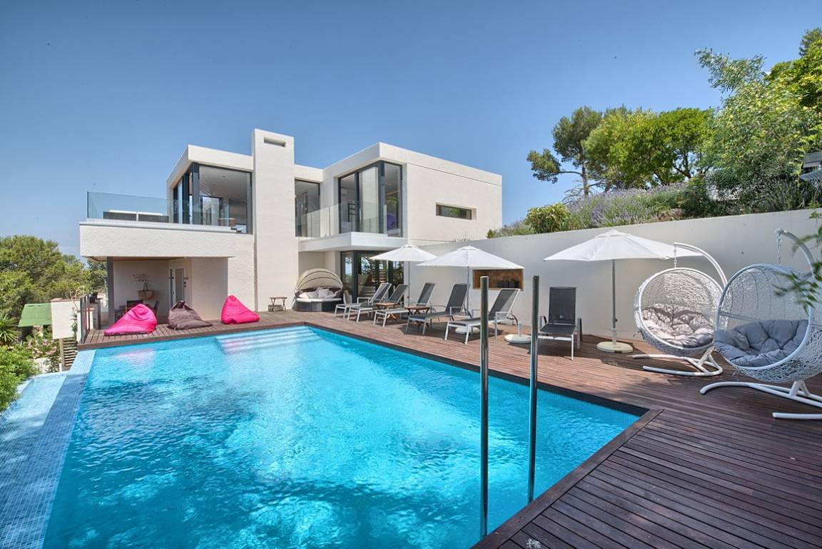 220 M² Villa ∙ 5 Bedrooms ∙ 10 Guests - Tamariu