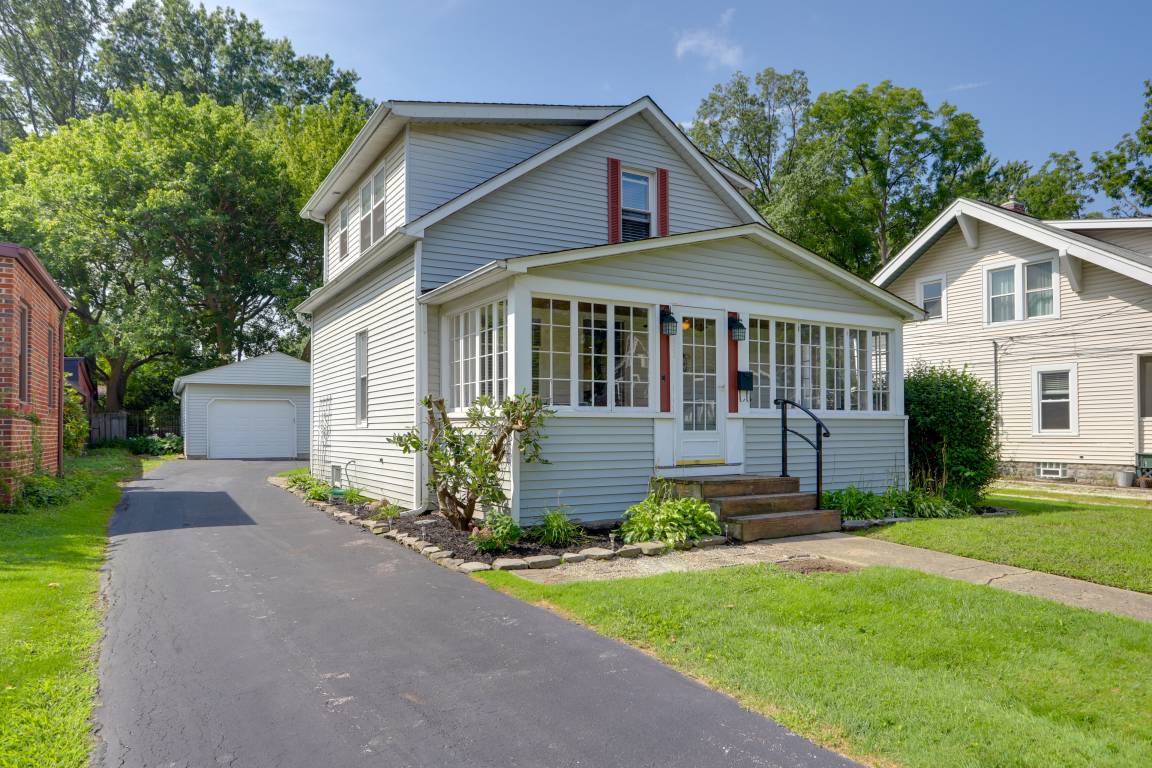 112 M² House ∙ 2 Bedrooms ∙ 4 Guests - Willoughby, OH