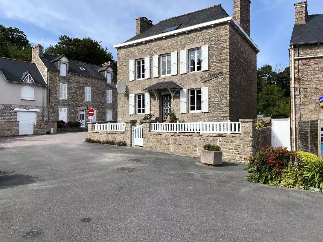 145 M² House ∙ 5 Bedrooms ∙ 10 Guests - Erquy