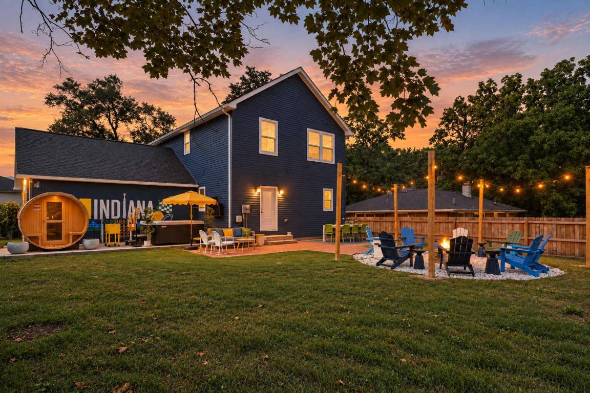 Apartment ∙ 4 Bedrooms ∙ 15 Guests - South Bend, IN