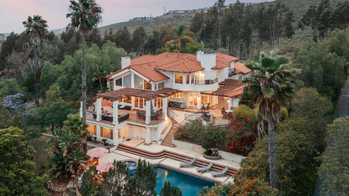 741 M² House ∙ 7 Bedrooms ∙ 19 Guests - San Diego, CA