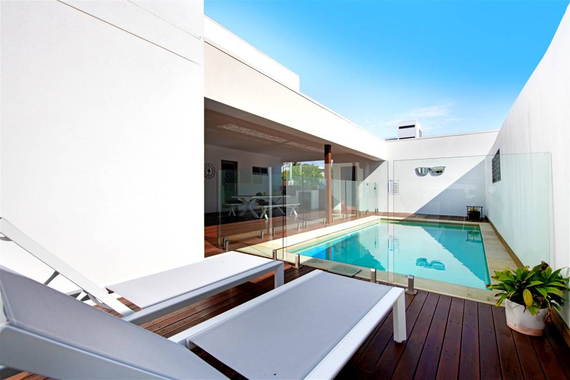 374 M² House ∙ 5 Bedrooms ∙ 14 Guests - Broadbeach