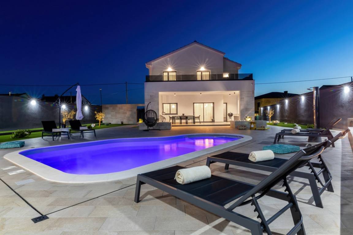 250 M² Villa ∙ 4 Schlafzimmer ∙ 10 Gäste - Selce