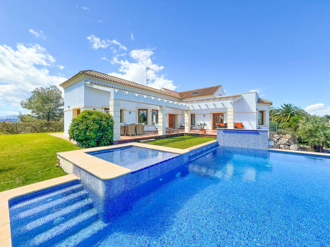 270 M² Villa ∙ 4 Chambres ∙ 8 Personnes - Dénia