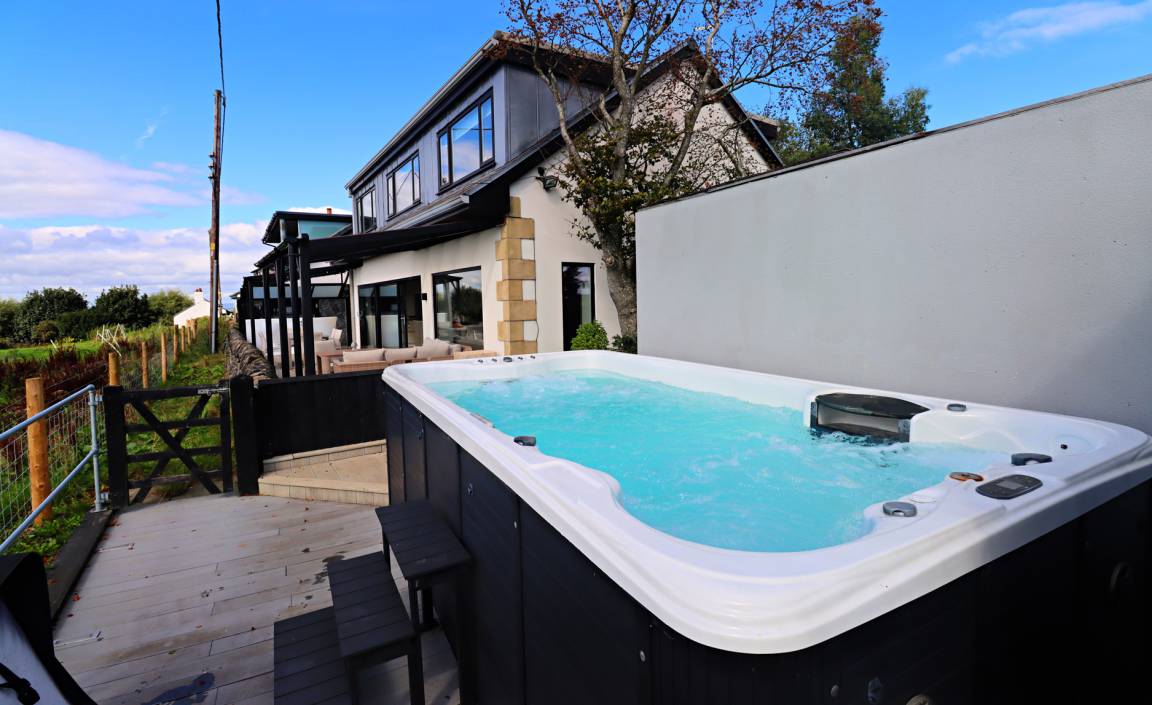 Cottage ∙ 3 Bedrooms ∙ 6 Guests - Oldham