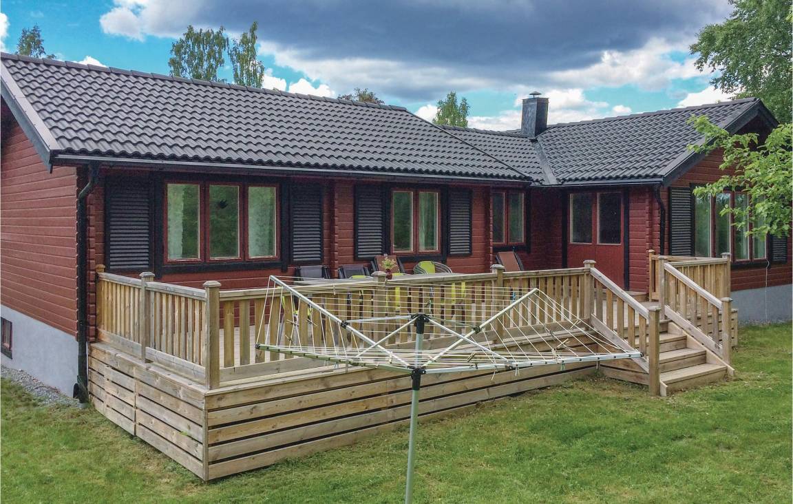180 M² Hus ∙ 5 Sovrum ∙ 10 Gäster - Flen