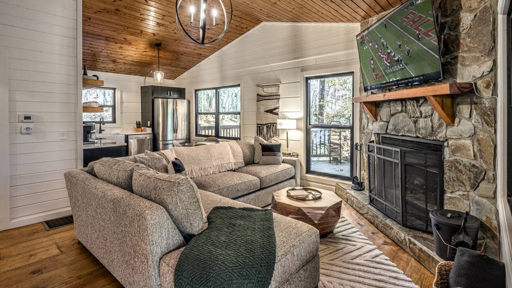 Cabin ∙ 2 Bedrooms ∙ 4 Guests - Blue Ridge, GA