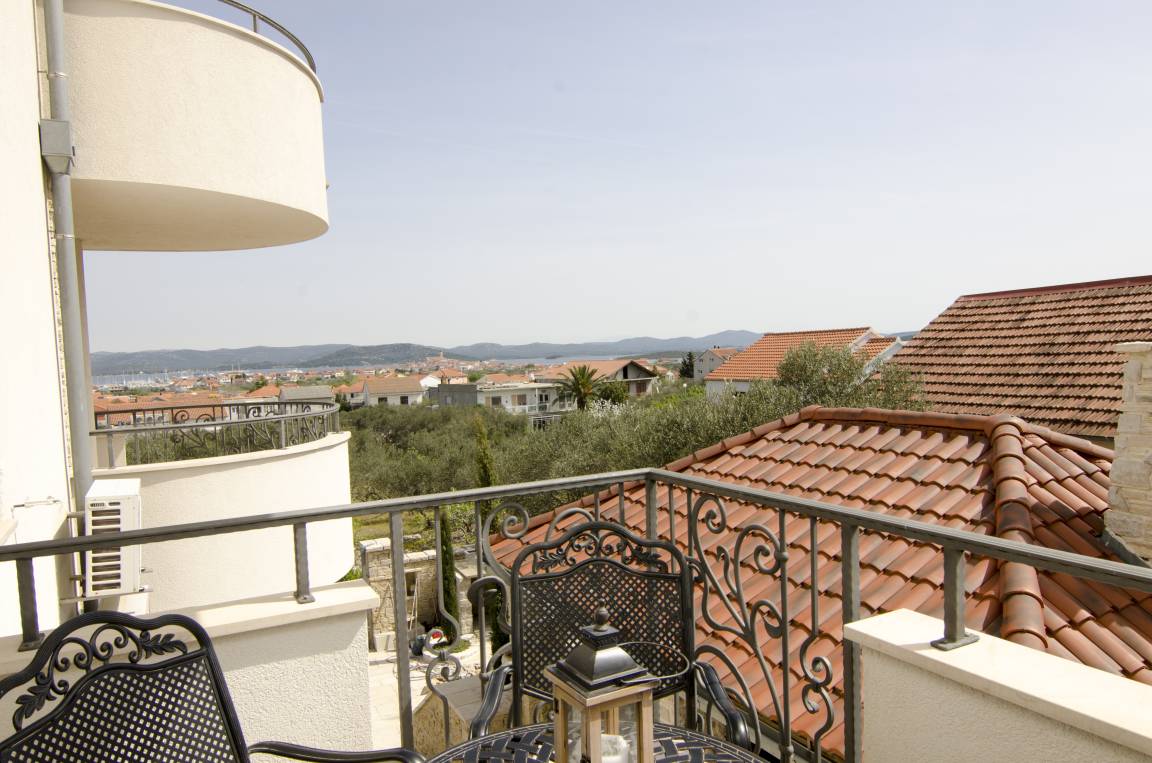 46 M² Ferienwohnung ∙ 2 Schlafzimmer ∙ 4 Gäste - Murter
