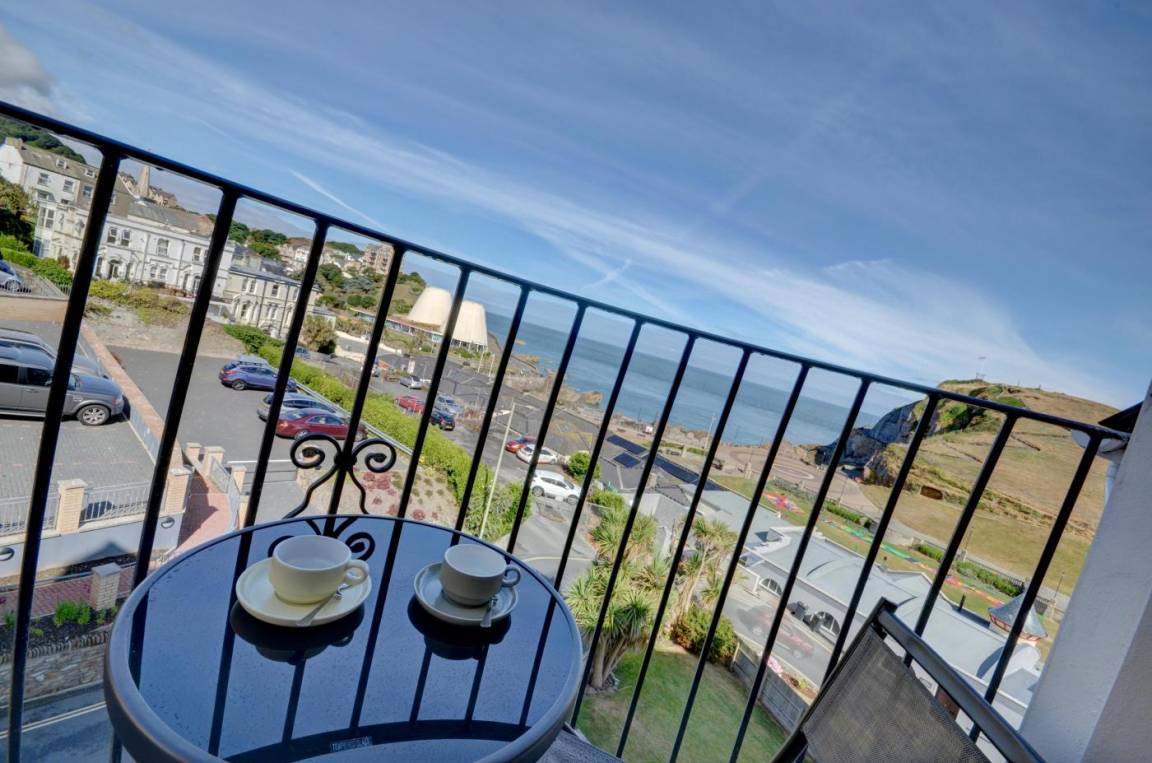 Apartment ∙ 2 Bedrooms ∙ 4 Guests - Ilfracombe