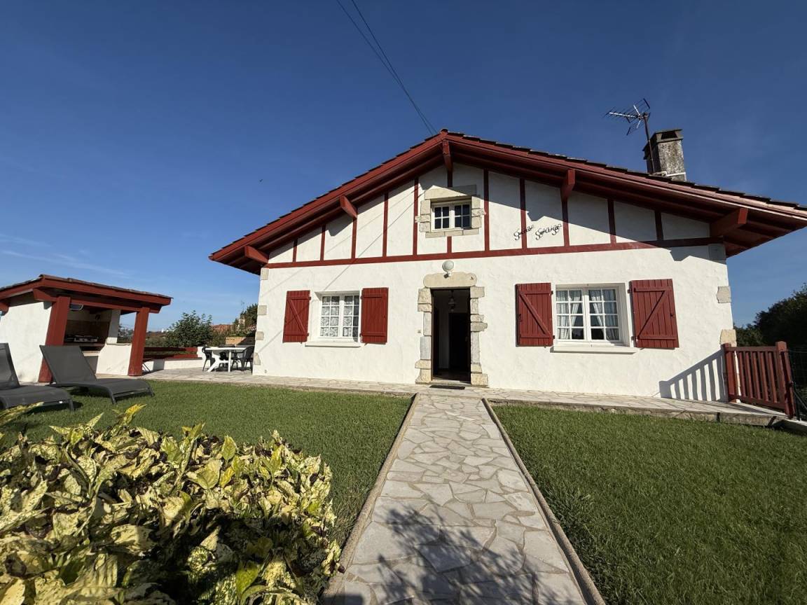 95 M² Gîte ∙ 2 Chambres ∙ 4 Personnes - Saint-Pée-sur-Nivelle