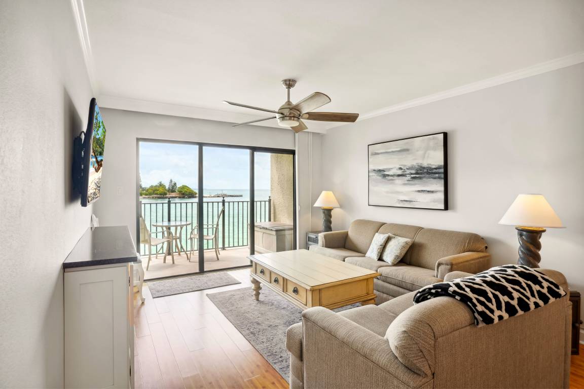 102 M² Condo ∙ 2 Bedrooms ∙ 6 Guests - Treasure Island, FL