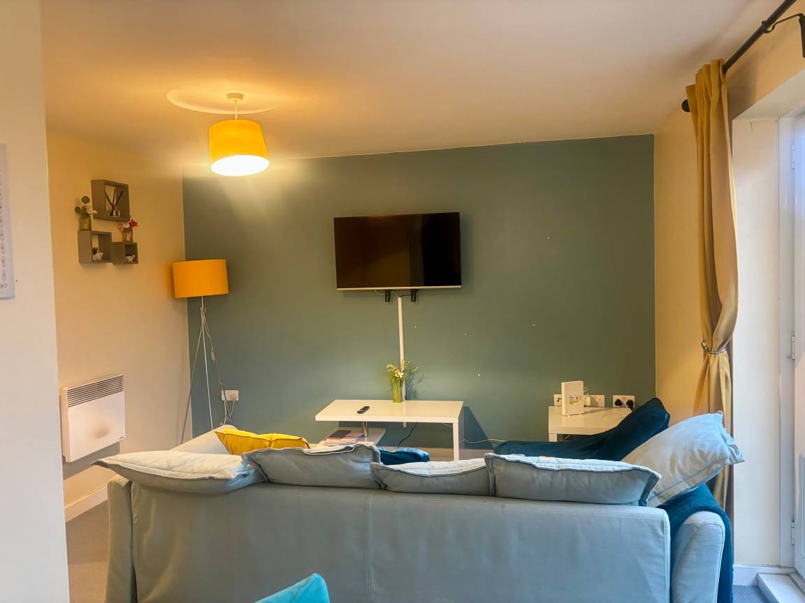 75 M² Apartment ∙ 2 Bedrooms ∙ 4 Guests - Wolverhampton