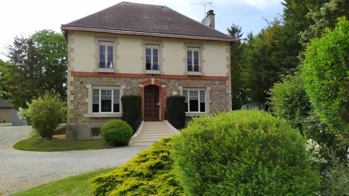 185 M² Gîte ∙ 6 Chambres ∙ 13 Personnes - Ardennes