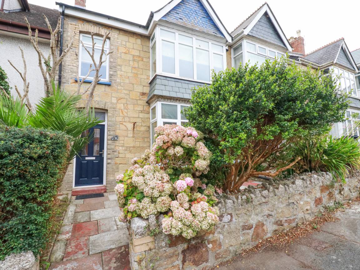 Cottage ∙ 4 Bedrooms ∙ 8 Guests - Crantock