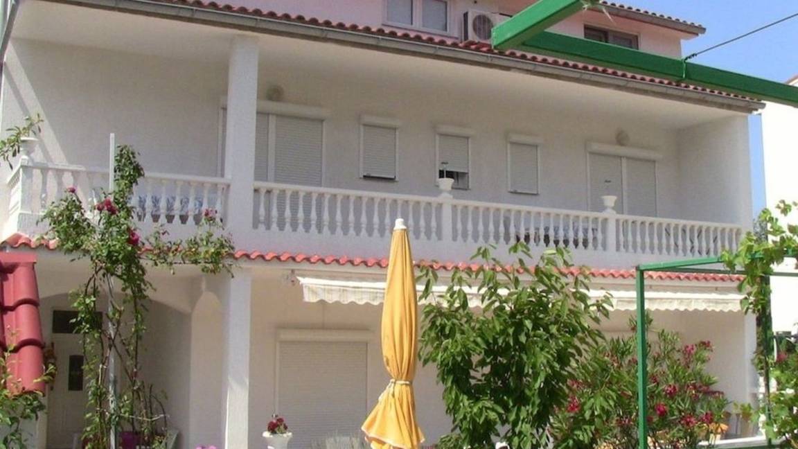 220 M² House ∙ 6 Bedrooms ∙ 17 Guests - Rab Island