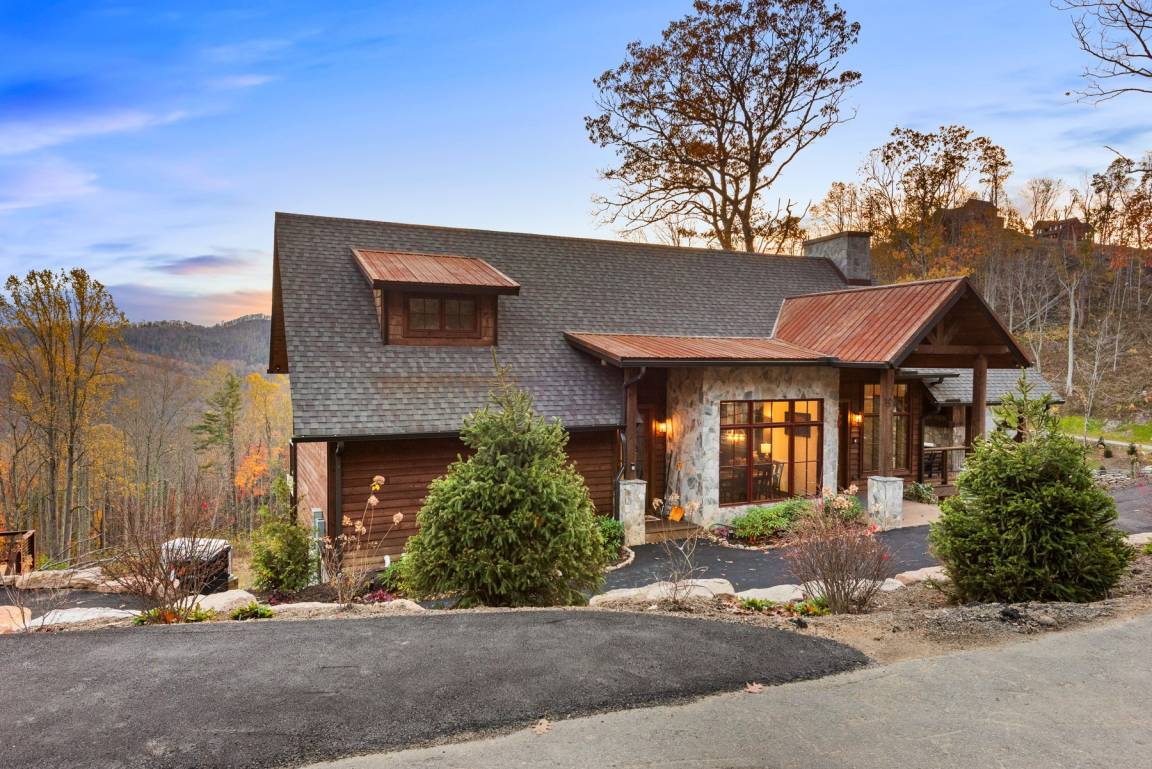 Cabin ∙ 3 Bedrooms ∙ 10 Guests - Beech Mountain, NC