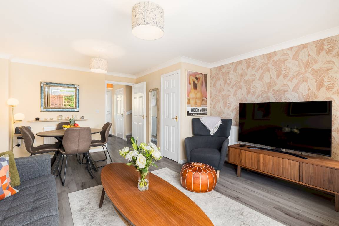 74 M² House ∙ 2 Bedrooms ∙ 4 Guests - Stroud, UK