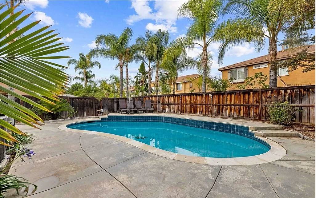 382 M² House ∙ 4 Bedrooms ∙ 6 Guests - Riverside, CA