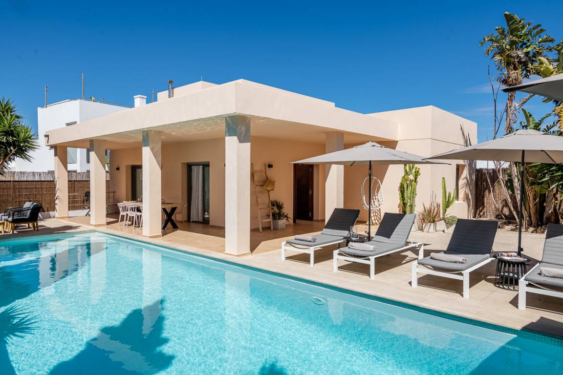 516 M² Chalet ∙ 2 Bedrooms ∙ 4 Guests - Ibiza
