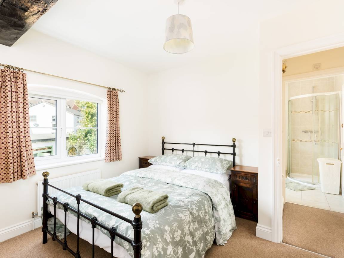 93 M² House ∙ 2 Bedrooms ∙ 4 Guests - Warwick