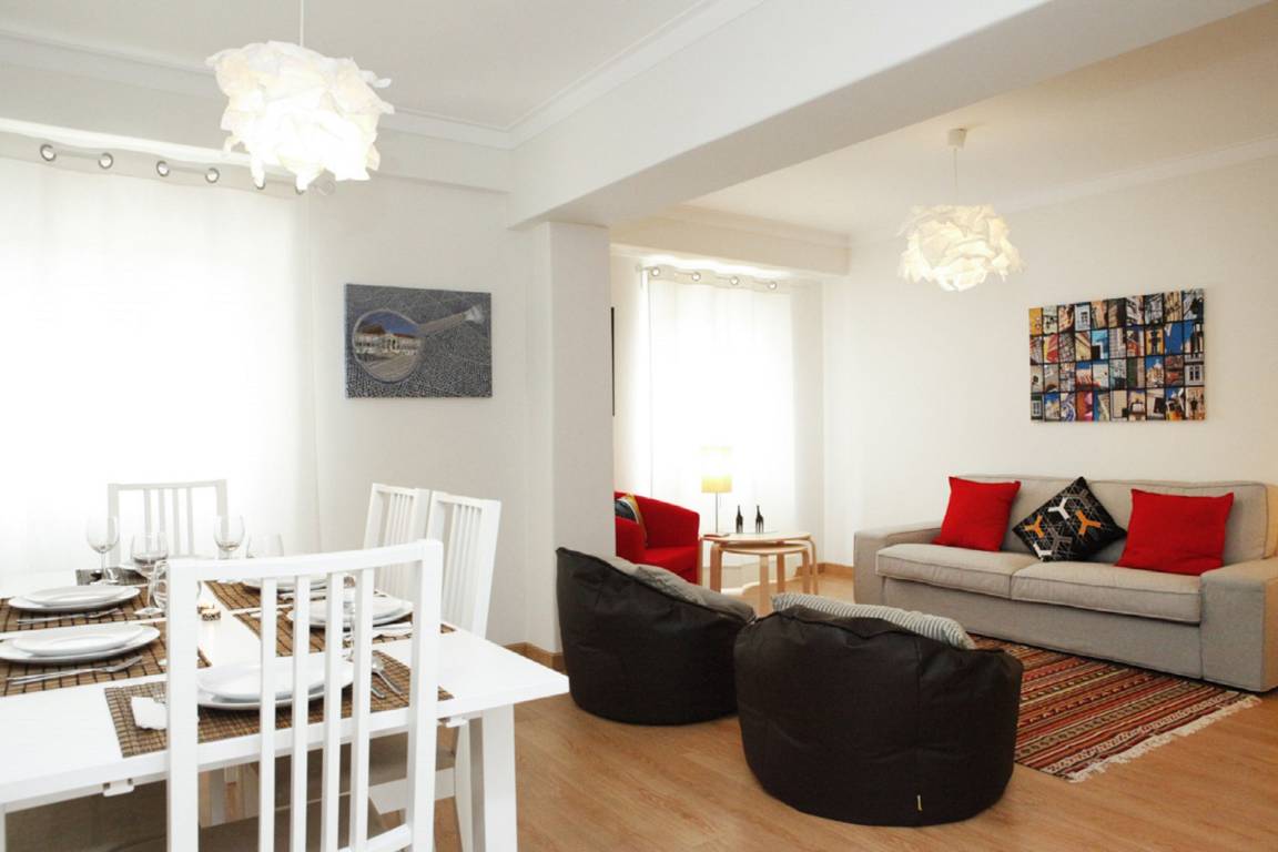 110 M² Apartamento ∙ 3 Quartos ∙ 6 Hóspedes - Estoril