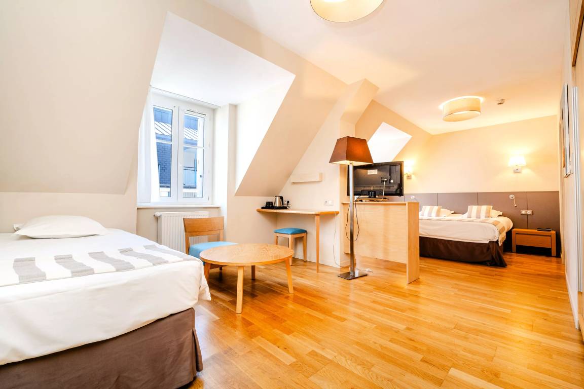 25 M² Hôtel ∙ 1 Chambre ∙ 3 Personnes - Plomodiern