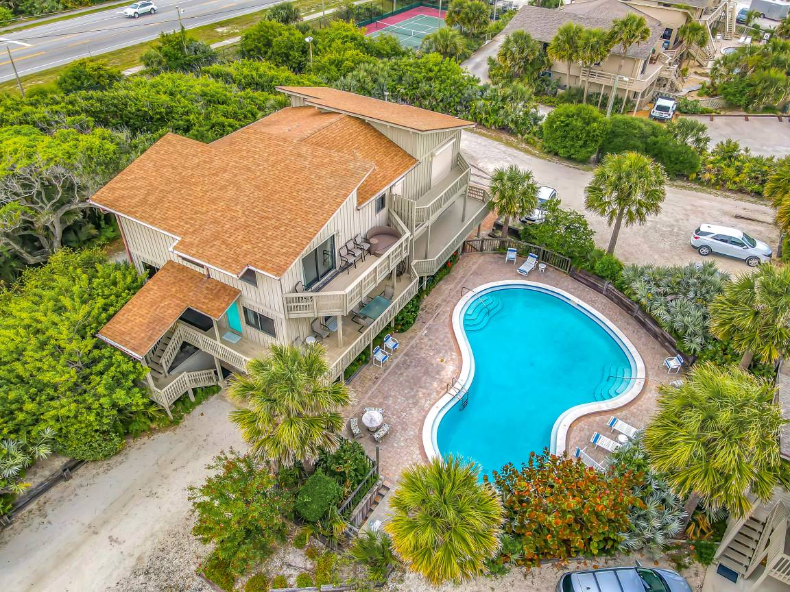 170 M² House ∙ 3 Bedrooms ∙ 10 Guests - New Smyrna Beach, FL