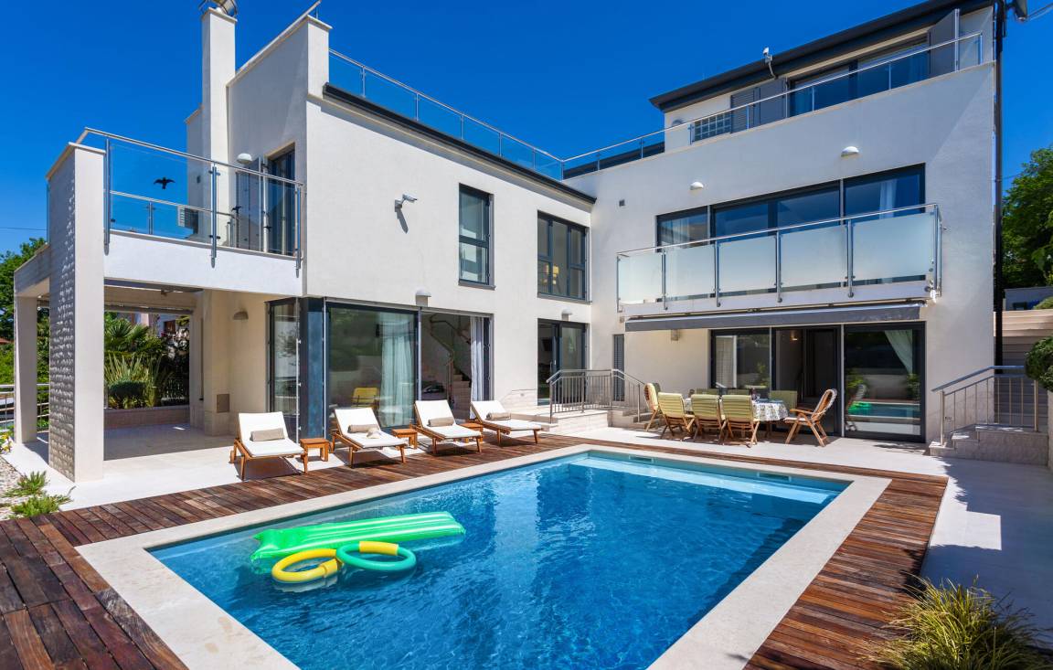 310 M² House ∙ 6 Bedrooms ∙ 12 Guests - Malinska