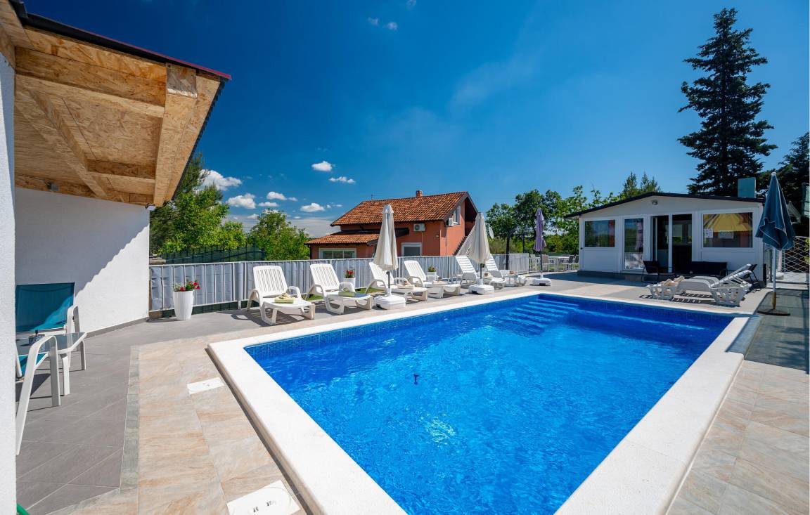 101 M² Ferienhaus ∙ 4 Schlafzimmer ∙ 8 Gäste - Bale