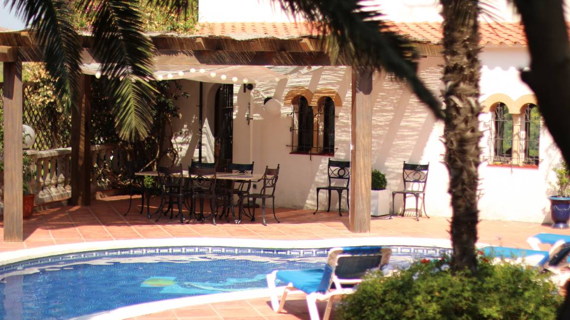 140 M² Villa ∙ 4 Chambres ∙ 8 Personnes - Begur