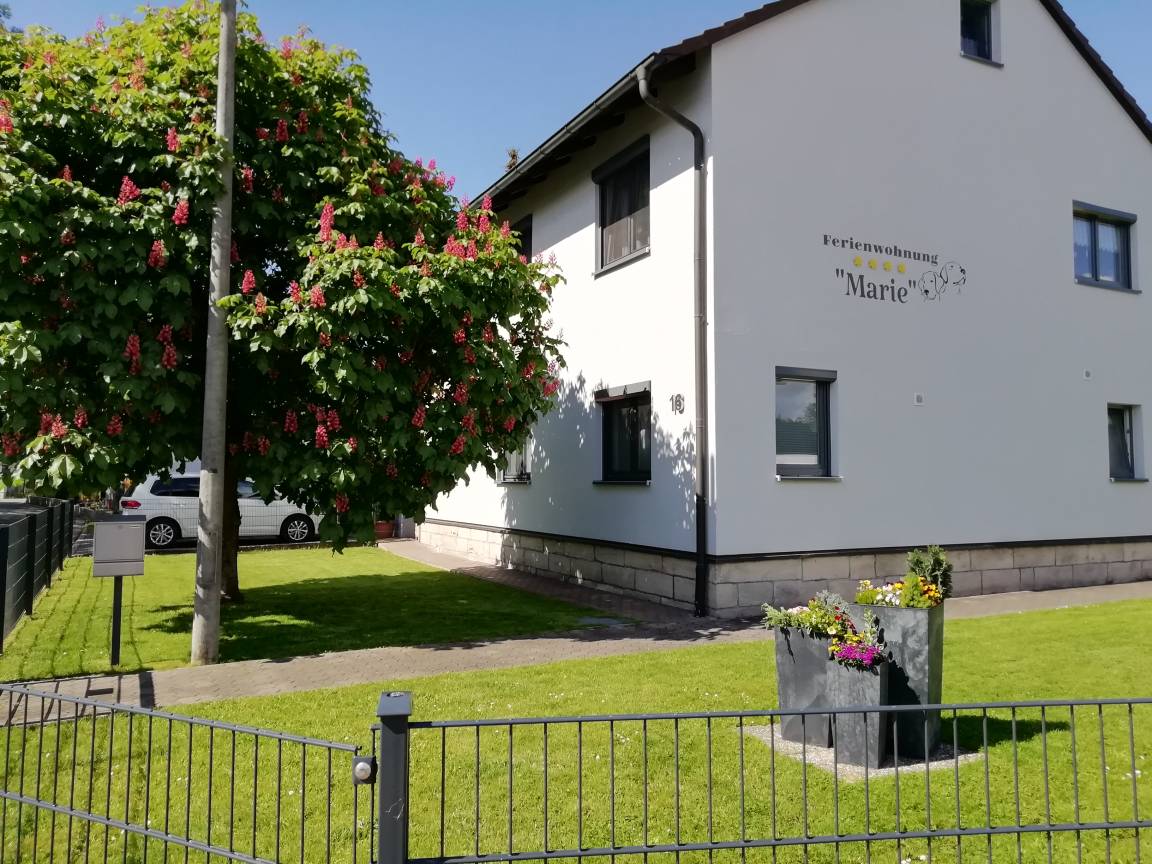65 M² Ferienwohnung ∙ 1 Schlafzimmer ∙ 2 Gäste - Lichtenfels