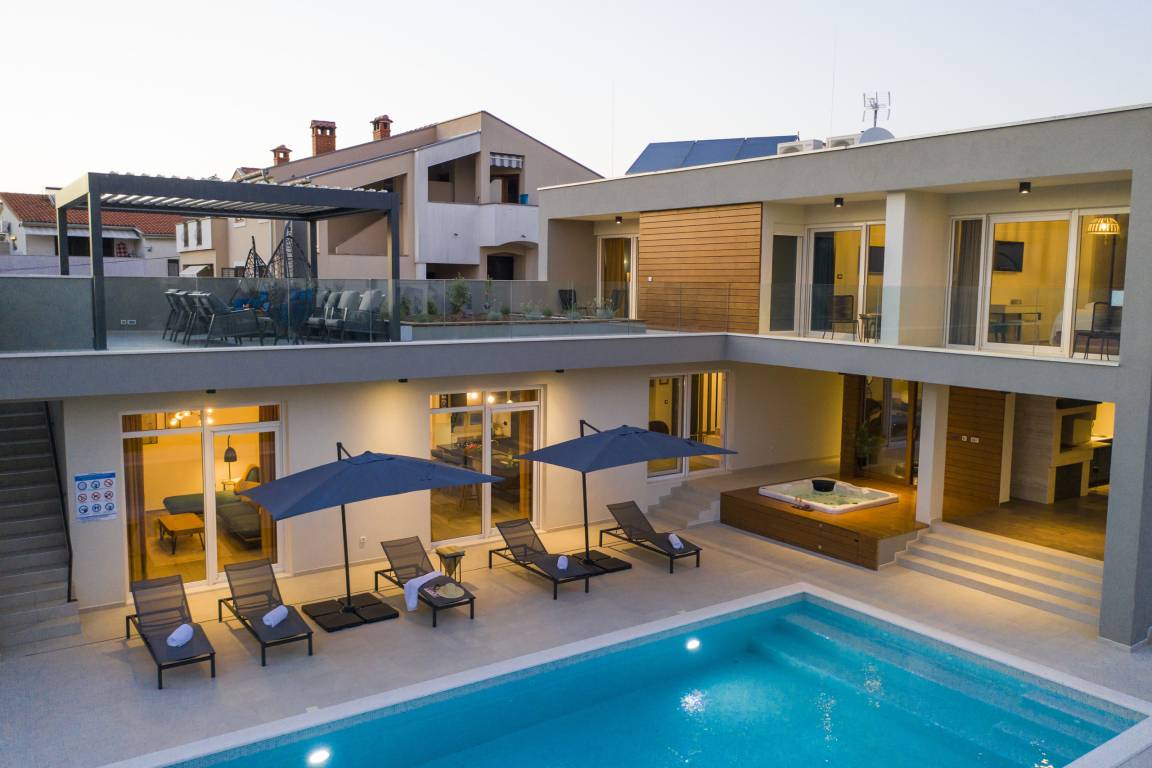 259 M² Villa ∙ 4 Bedrooms ∙ 10 Guests - Zadar