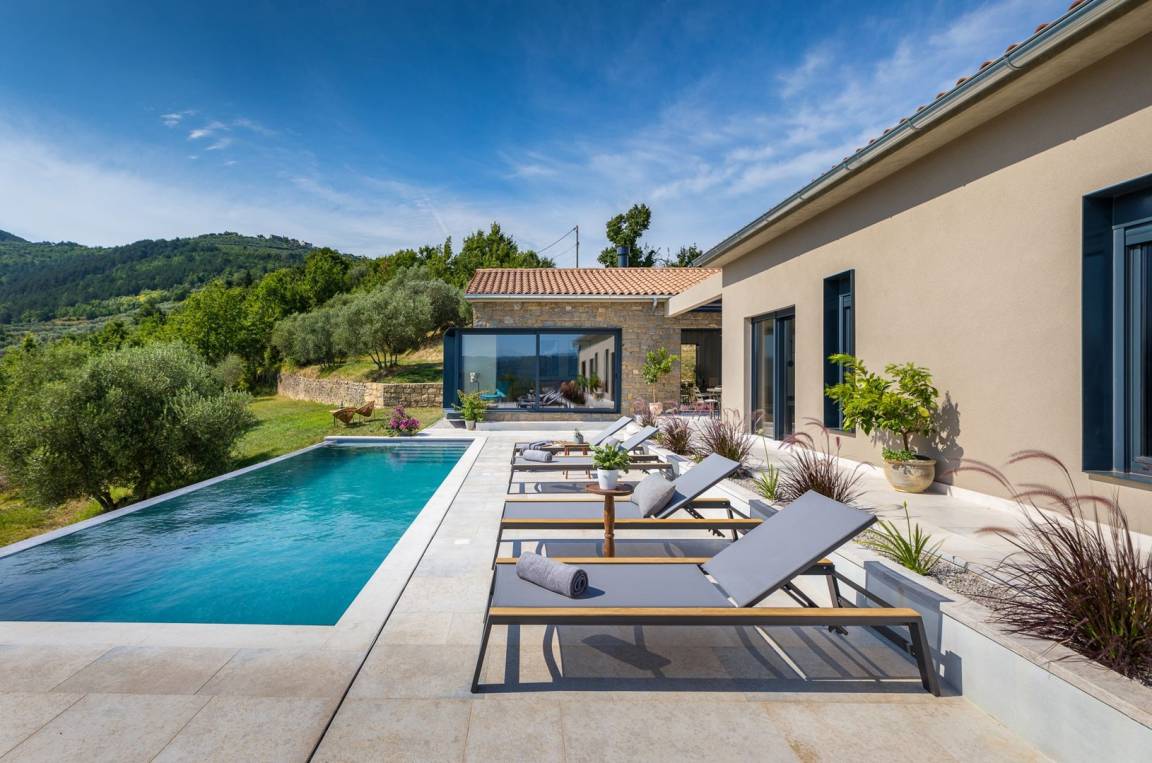200 M² Villa ∙ 3 Bedrooms ∙ 6 Guests - Motovun