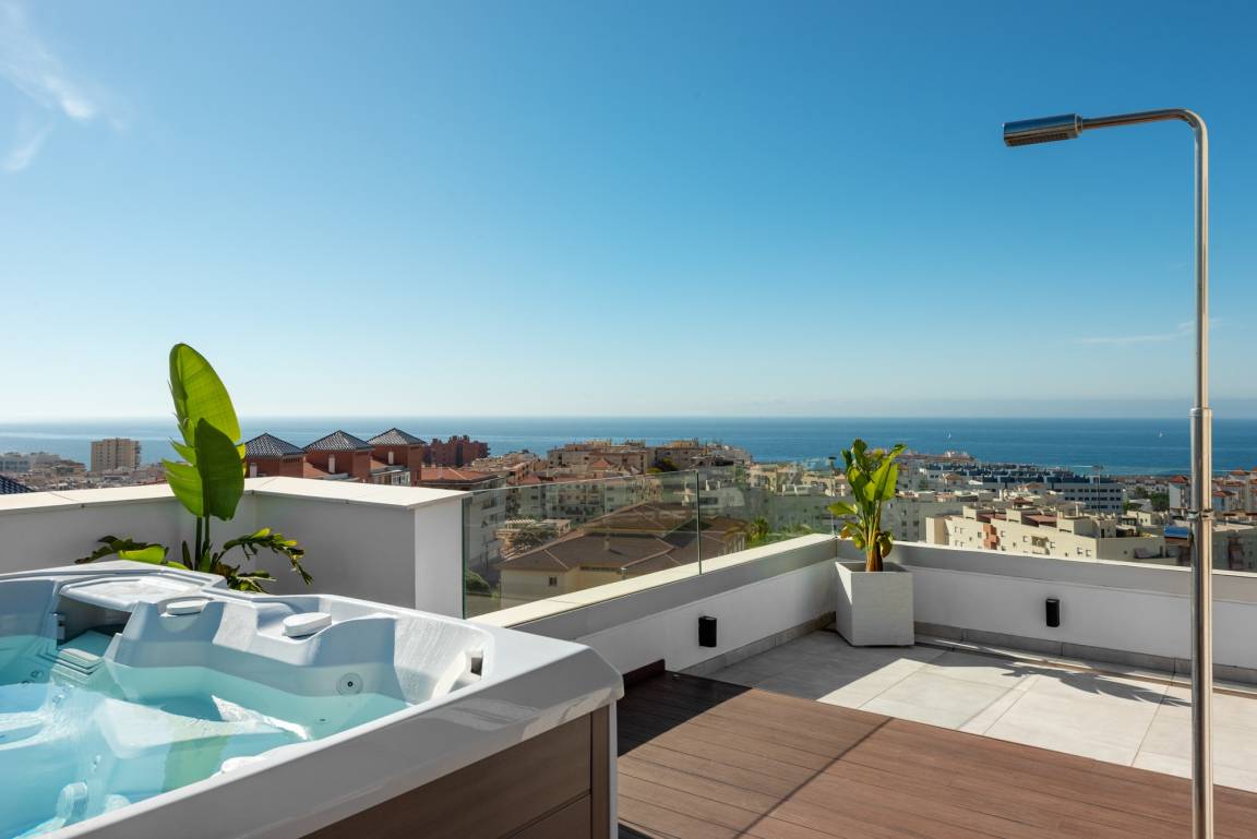 202 M² Ferienwohnung ∙ 4 Schlafzimmer ∙ 8 Gäste - Estepona