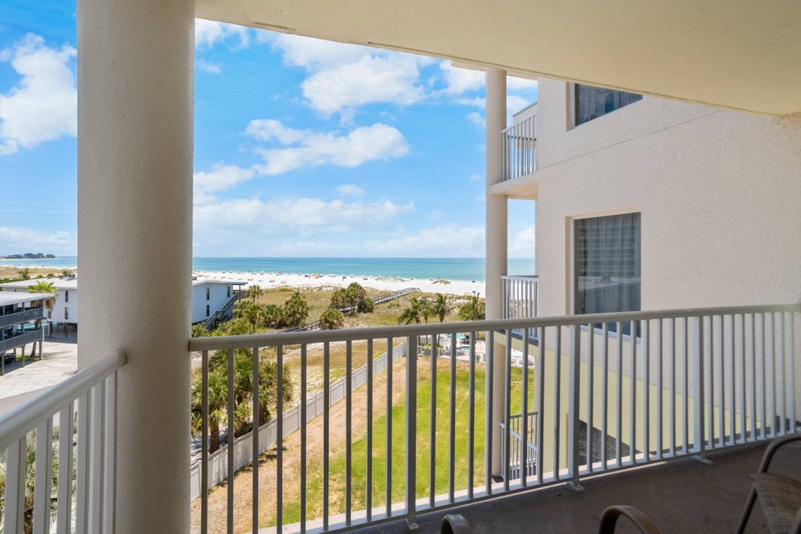 81 M² Condo ∙ 2 Bedrooms ∙ 4 Guests - Treasure Island, FL